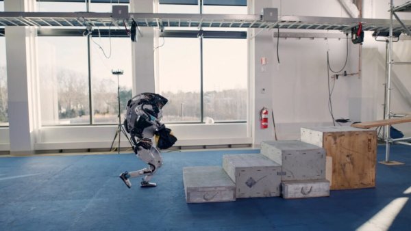 Atlas versus Optimus: Care este diferența dintre robotul de la Boston ...